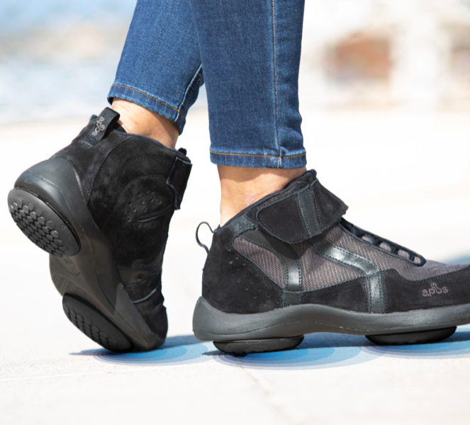 One Mic Stand: Highmark Teams Up With AposTherapy for Unique Treatment